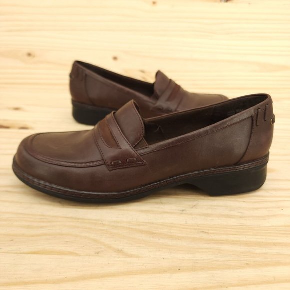 Clarks | Shoes | Clarks Womens Loafers Sz 95 Brown Leather Classic ...